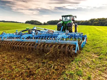 8R high horsepower nothing pulls harder | John Deere UK
