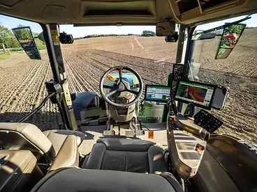 8R high horsepower nothing pulls harder | John Deere UK