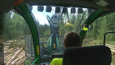 Rotating and leveling cabin | John Deere UK